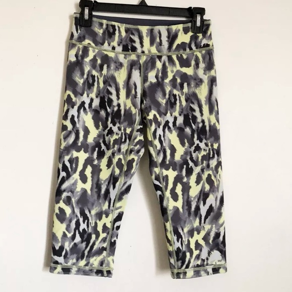 Zella | Pants & Jumpsuits | Zella Reversible Capris Xs | Poshmark